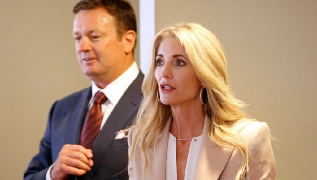 Bob Stoops is Married to Wife: Carol Stoops. Kids. – wifebio.com