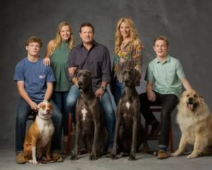 Bob Stoops is Married to Wife: Carol Stoops. Kids. – wifebio.com
