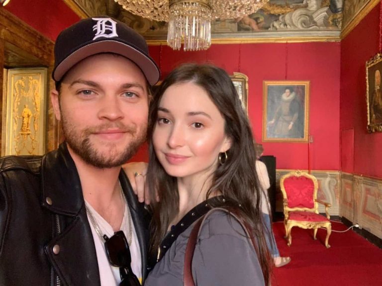 Alexander Calvert is Married to Wife: Jenna Berman – wifebio.com