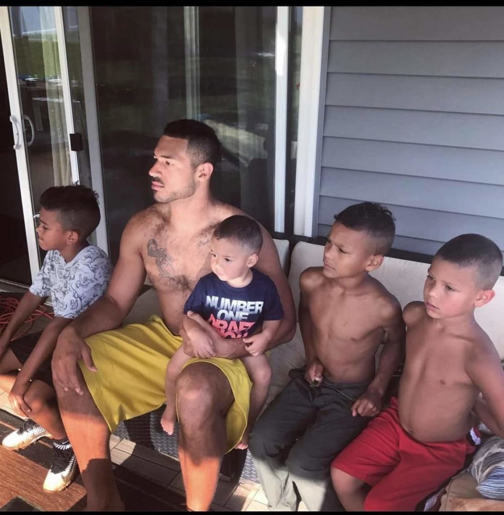 Logan Thomas is Married to Wife: Brandie Thomas. Kids. – wifebio.com