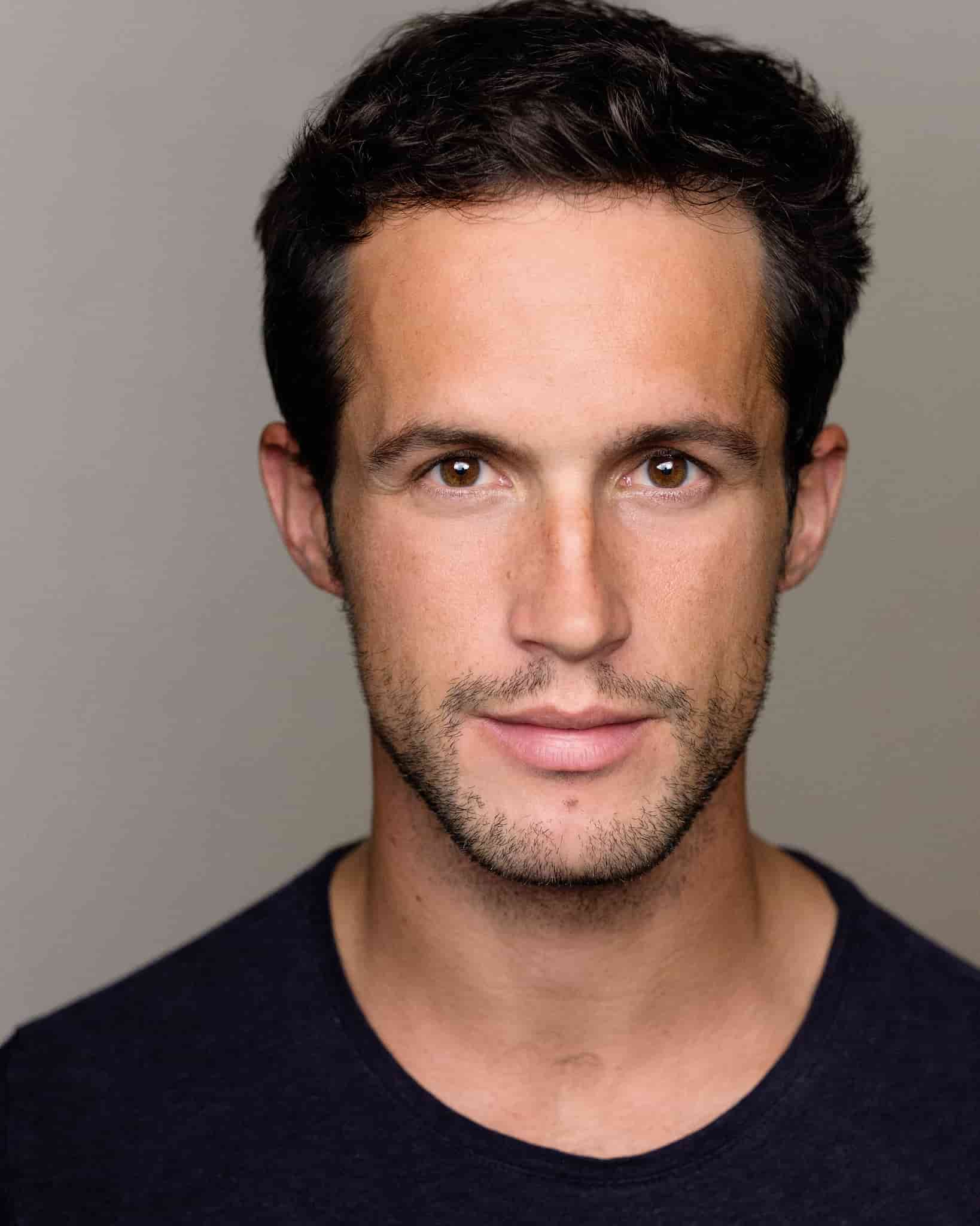 Is Rob Heaps Married to Wife? Or Dating a Girlfriend? - wifebio.com